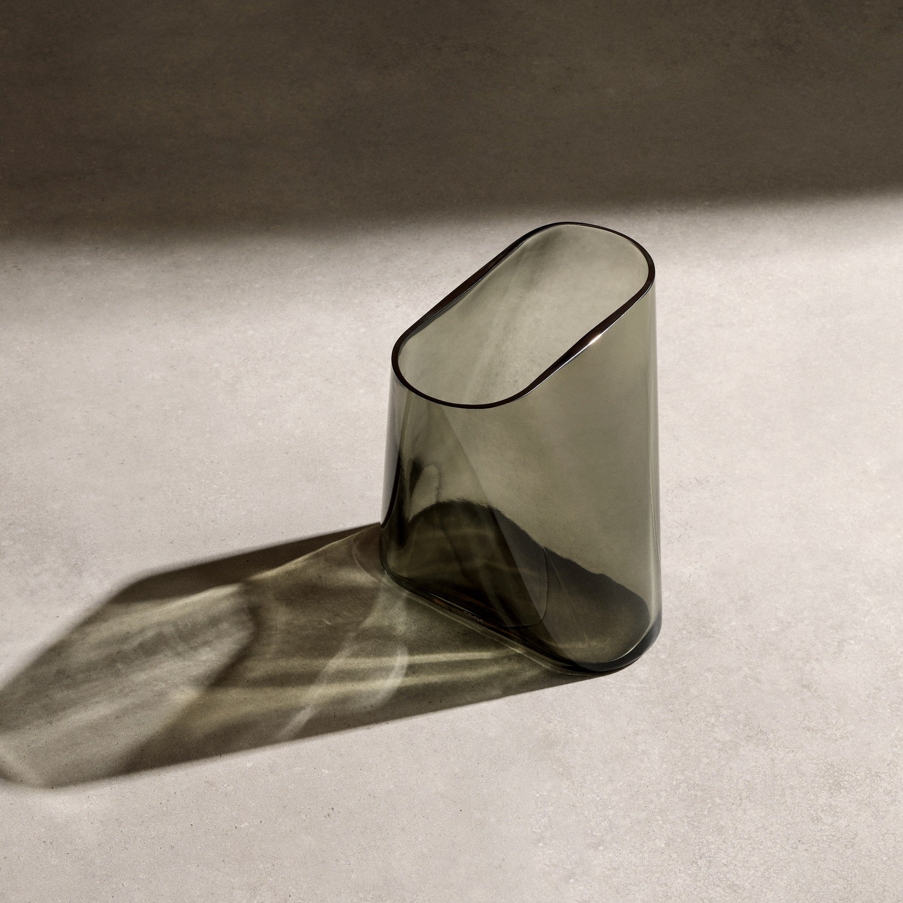 Inca Vase Smoke – NUDE B2B USA